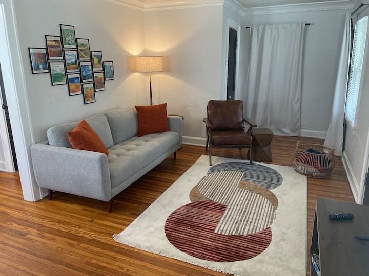 Cozy 3br Upstairs Apt Central To All Things Kcmo - Kansas City, MO