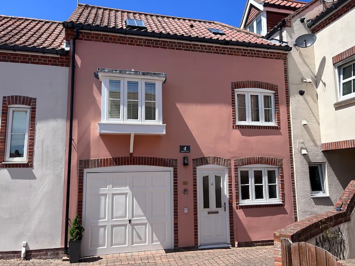 Poppyline Mews Sheringham (3bed)

Newly Renovated - Sheringham