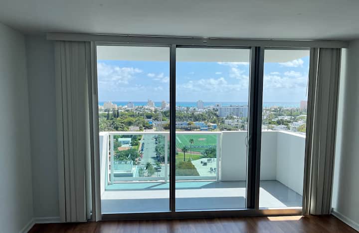 Miami Beach. Ocean Views! Prime West Ave. 6 Mo Min - Miami Beach