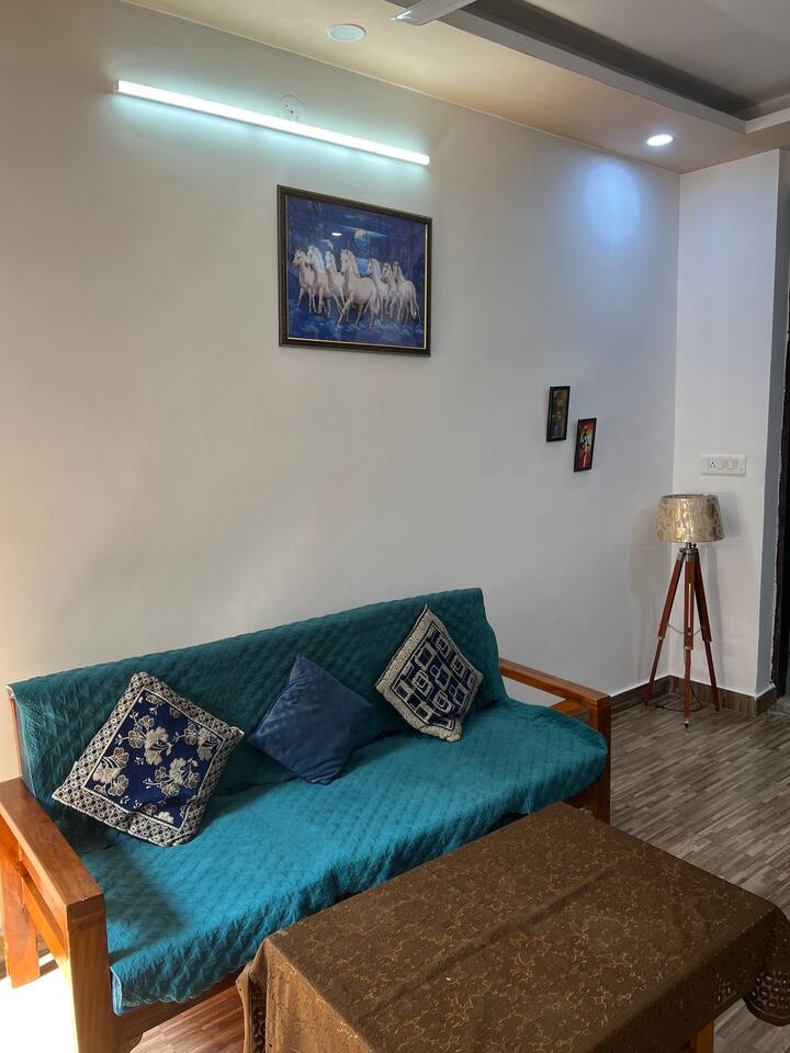 Chhatrapur Friendly Pvt Apt. - New Delhi