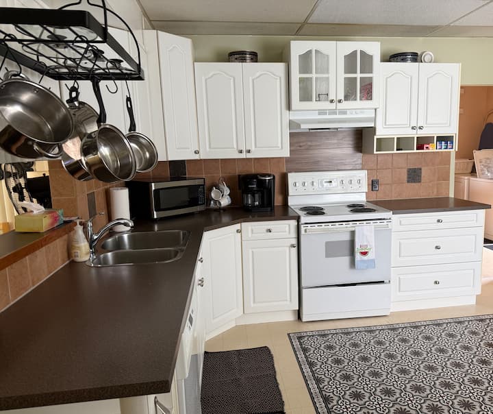 Cottage Suite - Sleeps 2 Adults - Sylvan Lake, AB