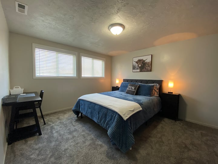 Cozy & Modern 3-bedroom Retreat - Idaho Falls, ID