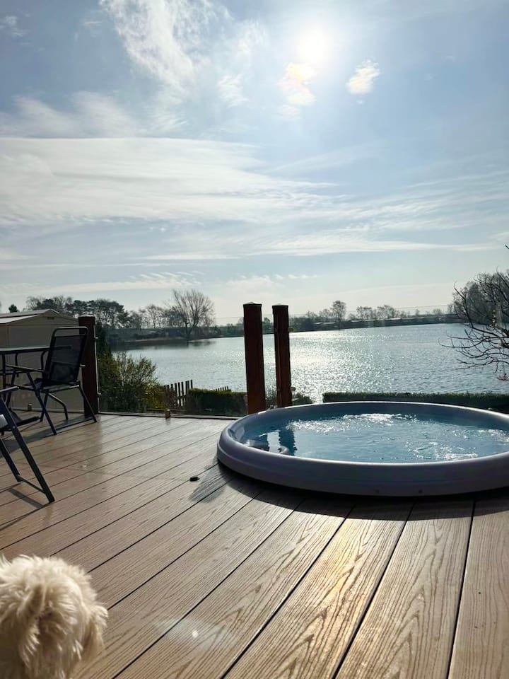 Tattershall Lakes Lodge, Hot Tub And Fishing Pitch - Lincolnshire