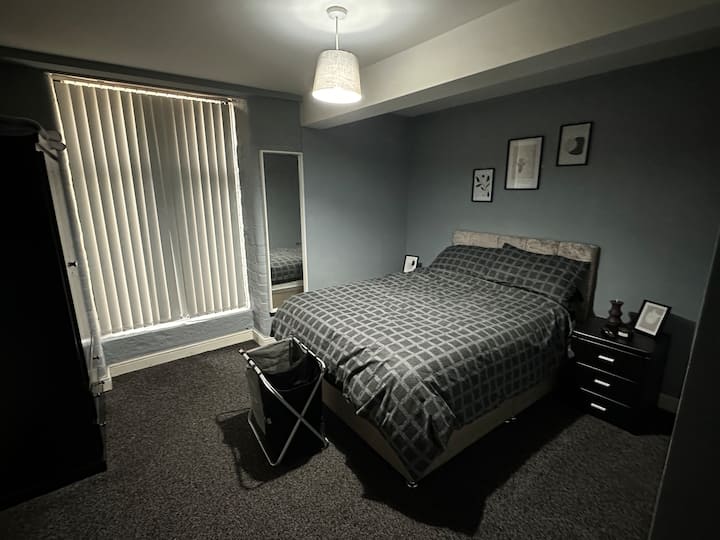 Central Two Bedroom Apartment - Bradford, United Kingdom