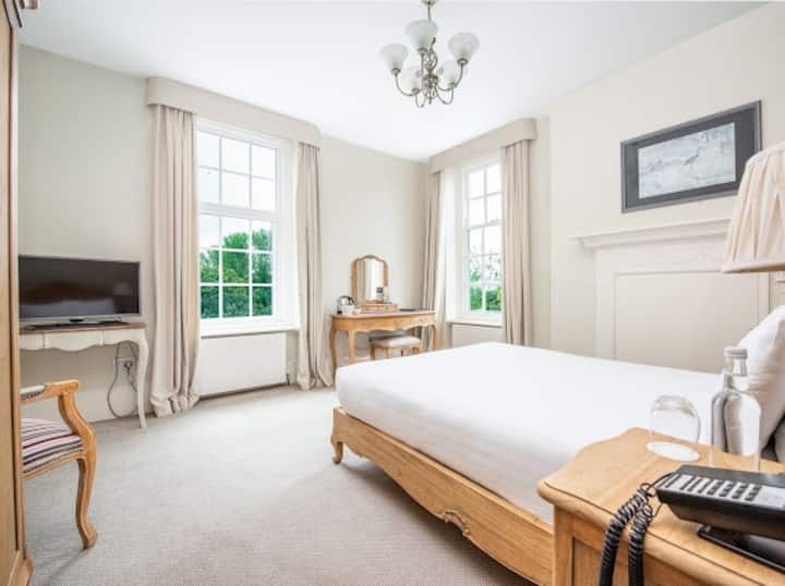 Catthorpe Manor Towers Room #1 - Lutterworth