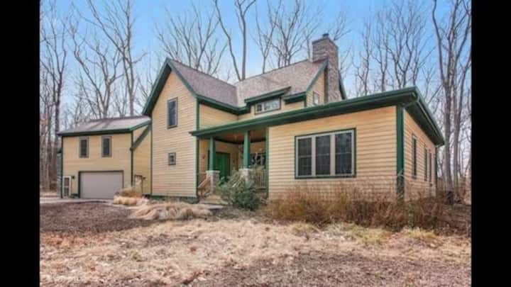 Blackberry Cabin In The Woods - New Buffalo, MI