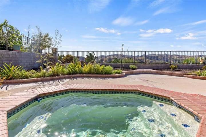 4bd Lux Oasis - Mountain Views, Spa, Grill, Garden - Magic Mountain, CA