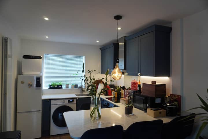 Stunning House With Parking And A Garden - Bournemouth