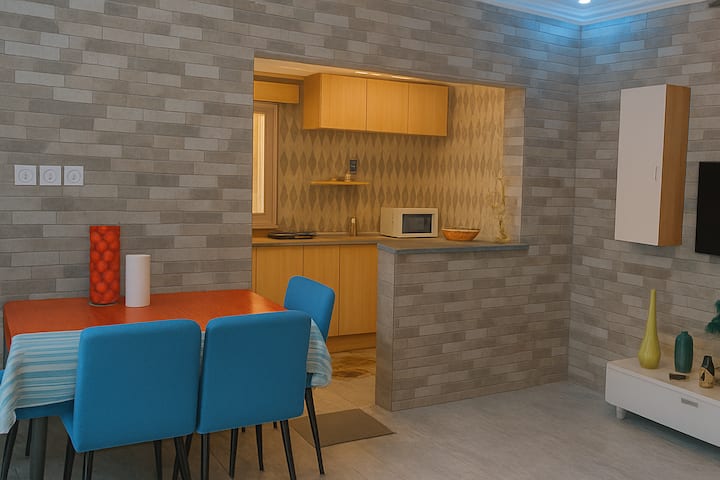 Calme Et Paisible,
  Avec  Panneaux Solaire24/24. - Conakry