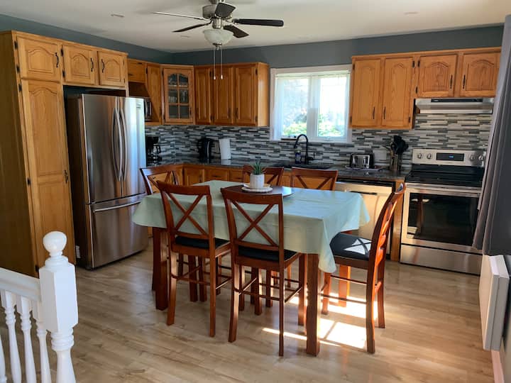 Spacious 4br/2ba Duplex Retreat - Cornwall