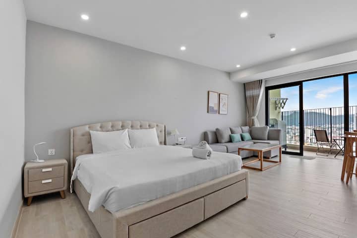 Studio Gold Coast 52m - Center Sea View - Nha Trang