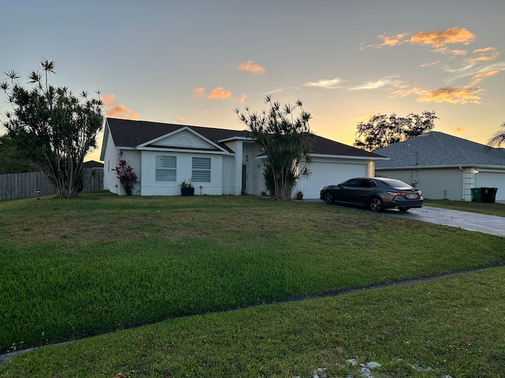 Pool Comfort House In Port Saint Lucie - Port St. Lucie, FL