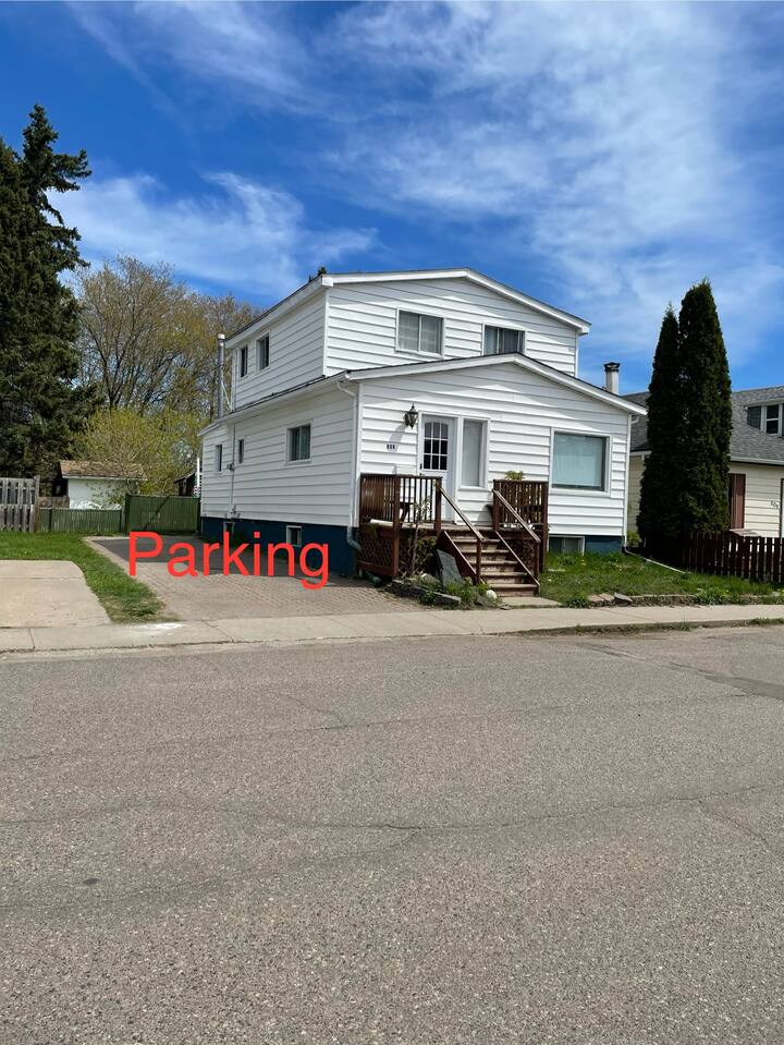 Entire Bungalow House, 2 Floors, 4 Bedroom, 3 Bath - Thunder Bay