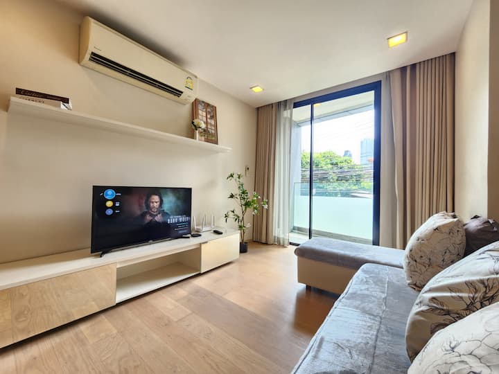 Low Rise Phrompong Stay | Nice Pool Fast Wifi - Bangkok