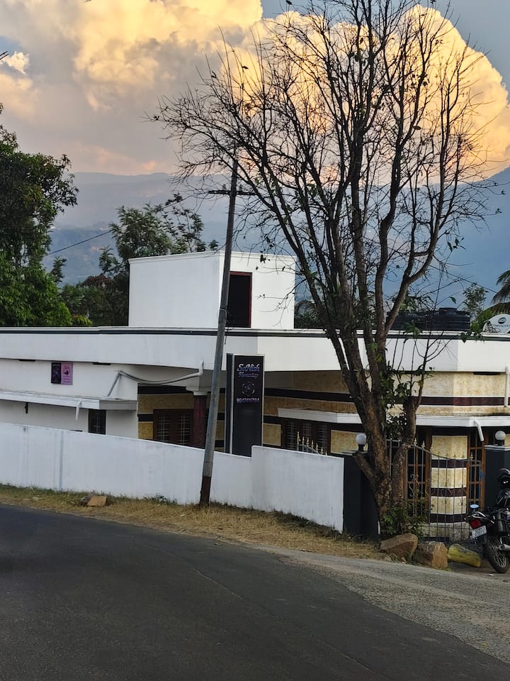 Sonish Homestay - 3 Bedroom For Upto 25-28 People - Marayoor