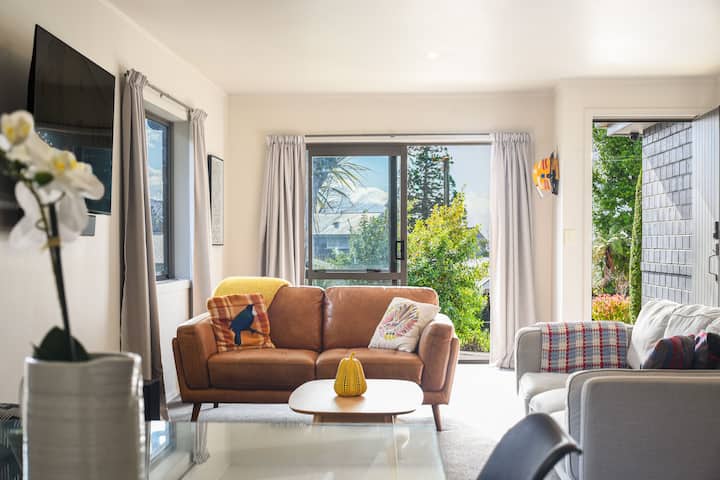 Hilltop Holiday - Bring Your Mountain Bikes - Rotorua