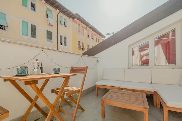 Attic With Terrace, Ac, Walk-in Wardrobe | Central - イタリア トリエステ