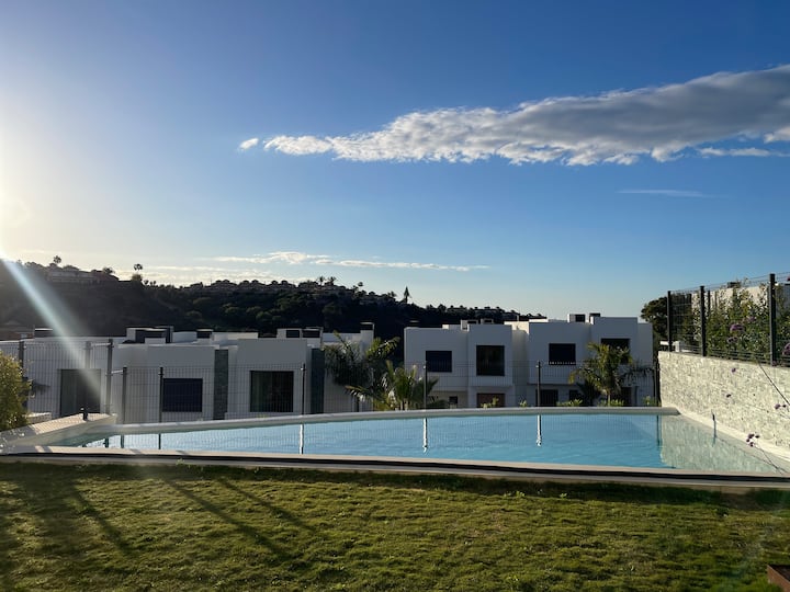 Habitación Moderna, Cómoda E Impecable. - Marbella