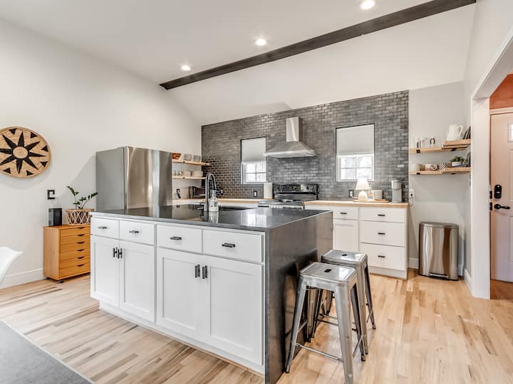 Cute! Near Downtown, Expo & Rt 66- 2 Beds/2 Bath - Tulsa, OK