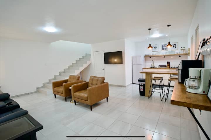 Family Home Close To Tourist Downtown - 5 Beds - Ensenada