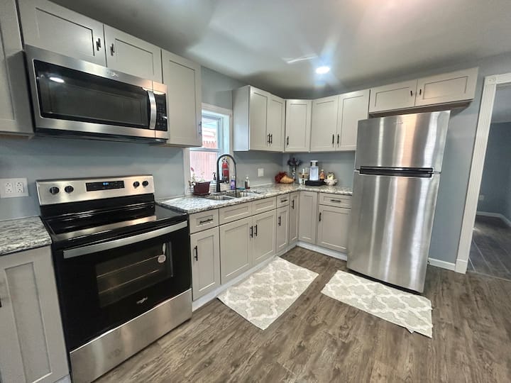 Lux Fireplace, Firepit & Private Parking Downtown - Exeter, PA