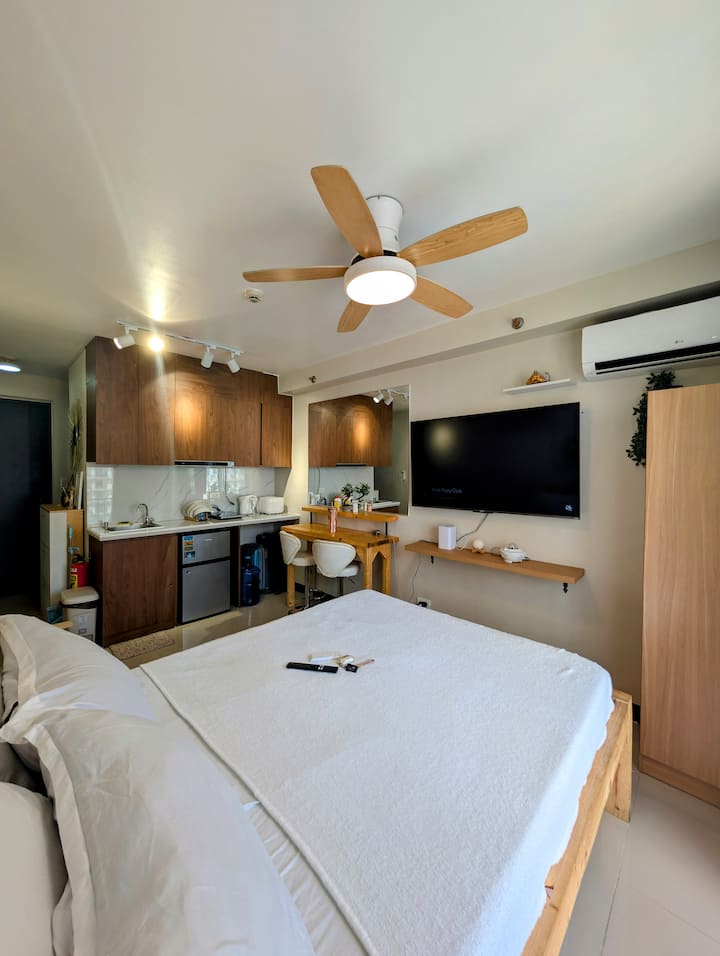 Condo Near Airport With Pool And Balcony - Lapu-Lapu City