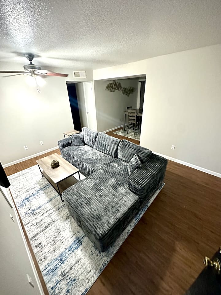 New! Modern Poolside Retreat In A Quiet Area - Bay City