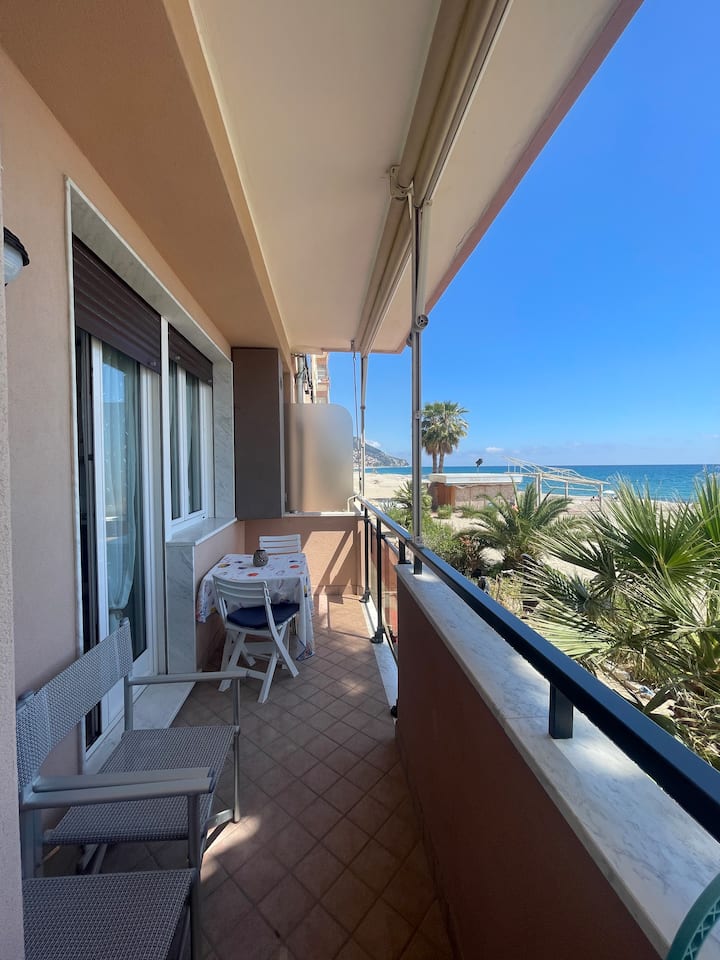 Casa Miramare: Monolocale Sulla Spiaggia - Pietra Ligure