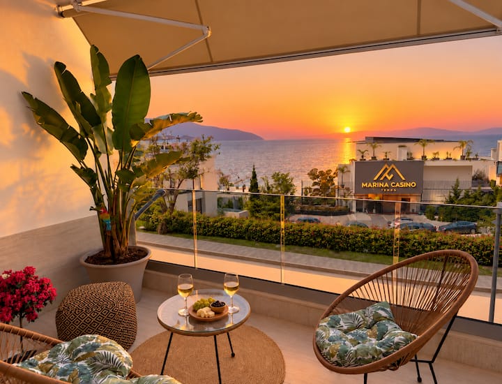 Elegant Sea View Opposite Marina Bay Resort - Vlorë