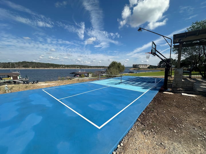 Waterfront Home, Pickleball Court, Dock, Sleeps 15 - Lago Vista, TX