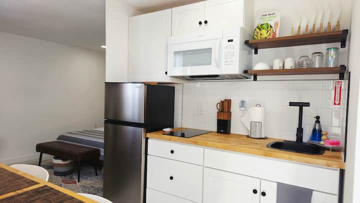 Private Studio With Lake Access Near Beaches - Tarpon Springs, FL