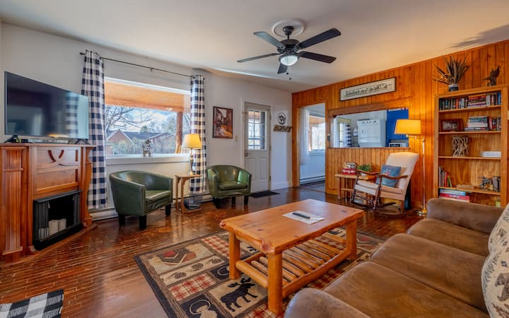 Buffalo Cabin- Walk To Downtown, Pet Friendly - Cody, WY