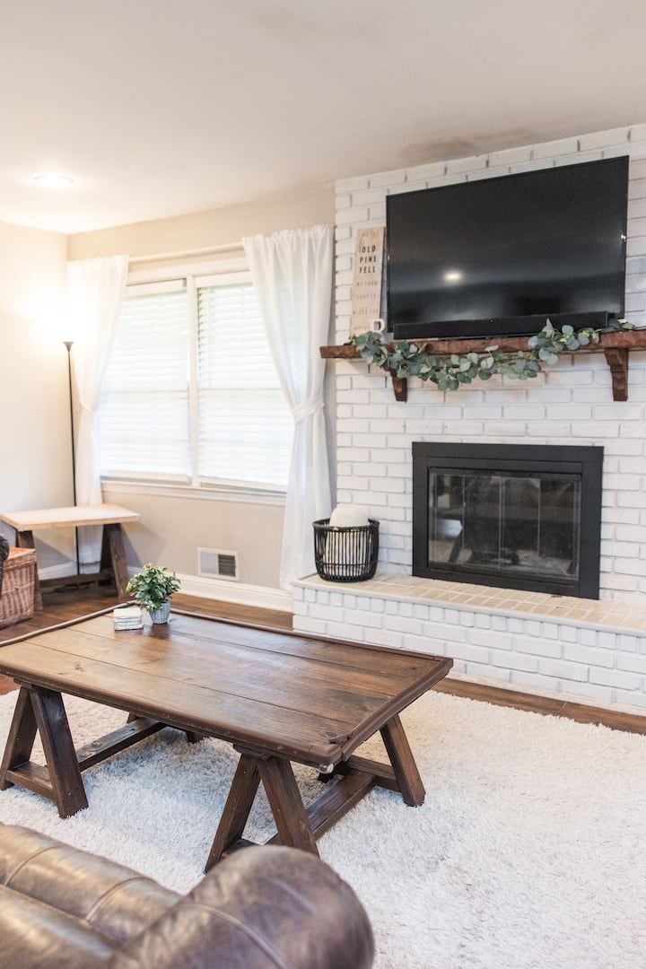 Spacious Home ~ 4 Miles From The Stadium - Athens, GA