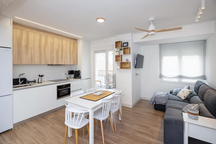 Céntrico, Luminoso Y Reformado - Granada