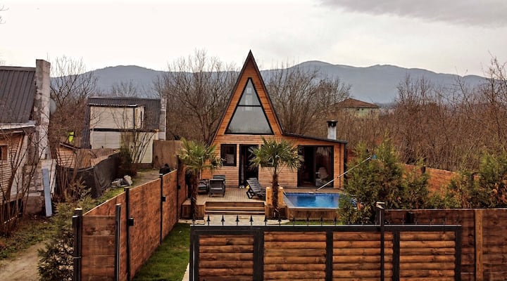 Büyük Havuzlu 2+1 Bungalov - Kartepe
