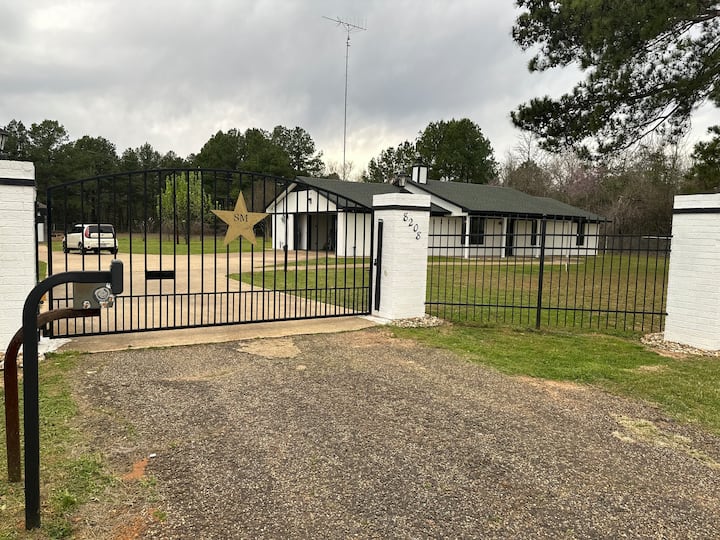 The Getaway; 
Home Completely Gated, Right Off I20 - Amphitheater, Tatum