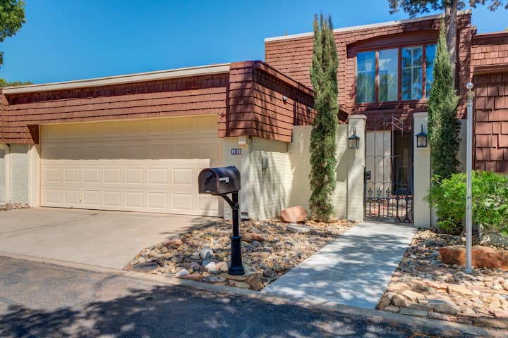 Cozy Townhome In Gated Community - 拉巴克