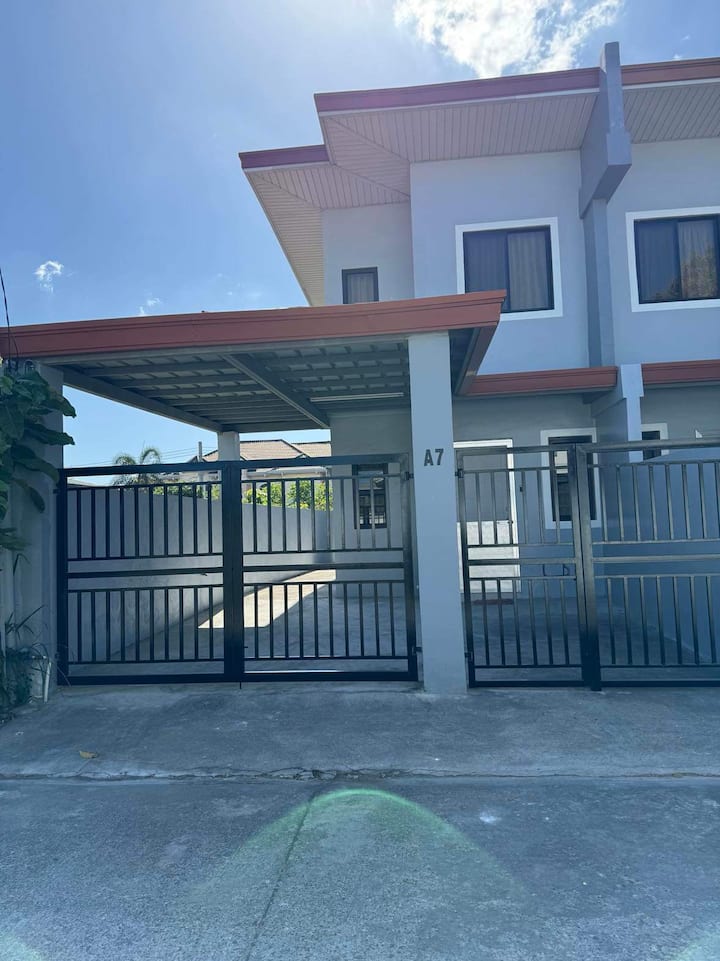 New And Homey Place To Stay! - San Fernando