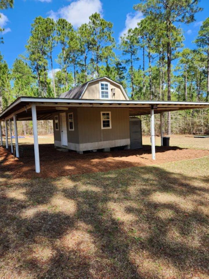 The Pines Homestead Camp Cabin - Tarrytown, GA