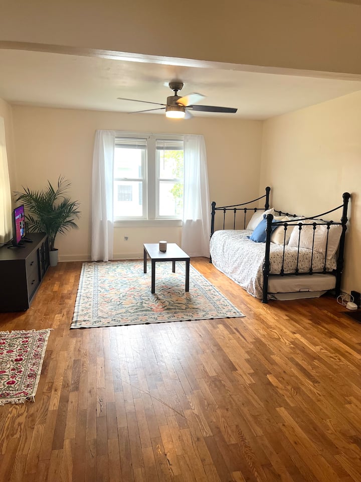 Cloverleaf Cottage- 5 Beds Fenced Yard! - Annapolis, IL