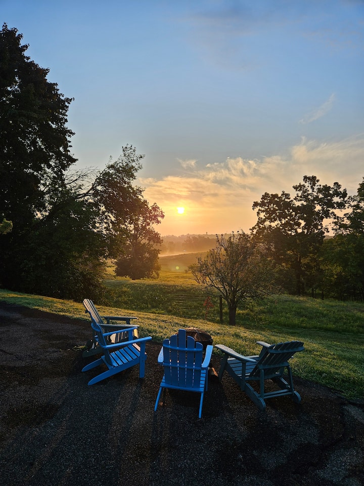 Retro Hudson Valley Retreat • 2 Decks + Views - Dutchess County, NY