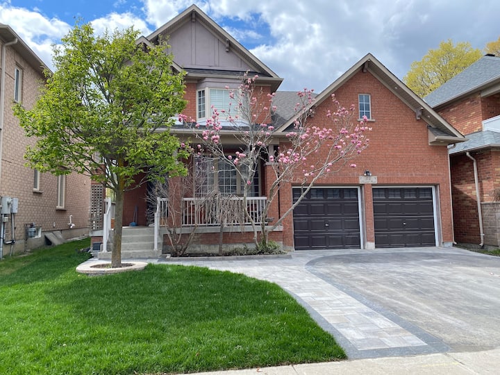 Beautiful,spacious House - Aurora