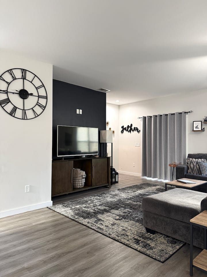 The Burgess Bungalow - Charlotte Douglas Airport (CLT)