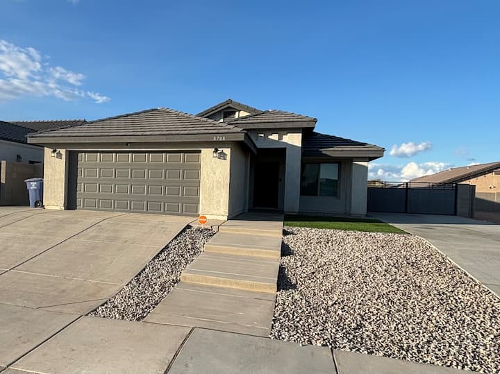 Modern Pet-friendly Foothill Home - Yuma, AZ