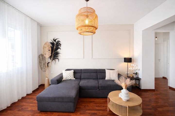 Wake In The Lake - Agios Nikolaos