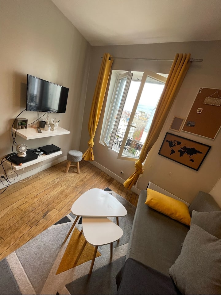 Sous Les Toits De Montmartre Le Luxe Du Silence - Paris