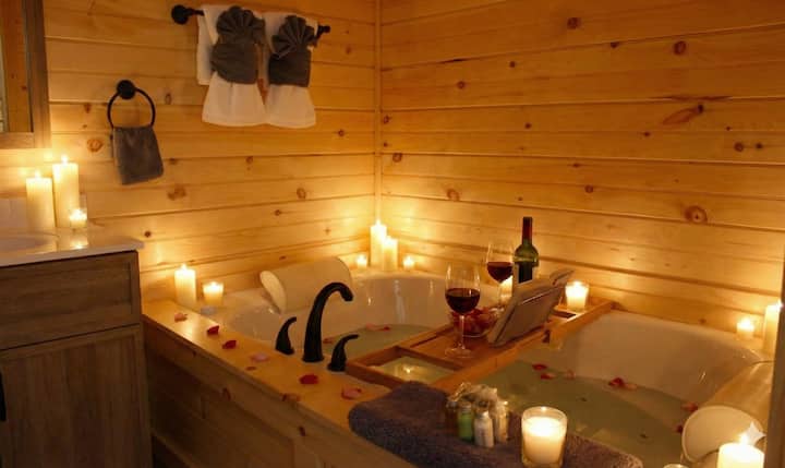 Private Jacuzzi King Studio | Romantic Escape - Lake George, NY