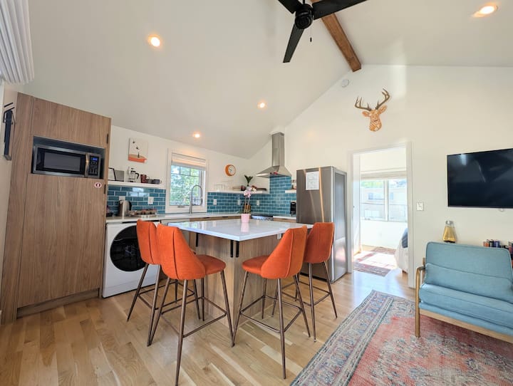 Modern Carriage House | Walkable In Congress Park - Denver, CO