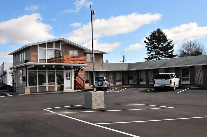 Cozy Hotel:budget Stay - Iron Mountain, MI