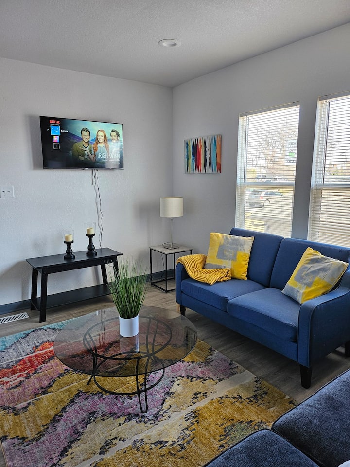 Modern Home, 3br Close To Airport. - Des Moines, IA